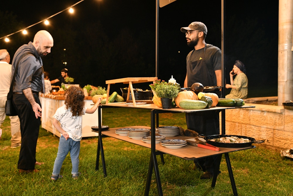 Modulite® 3 Level Kit, Concrete Gray 2 Table Top, 1 Shelf, Black Legs - MT-3003CGB - Rosseto