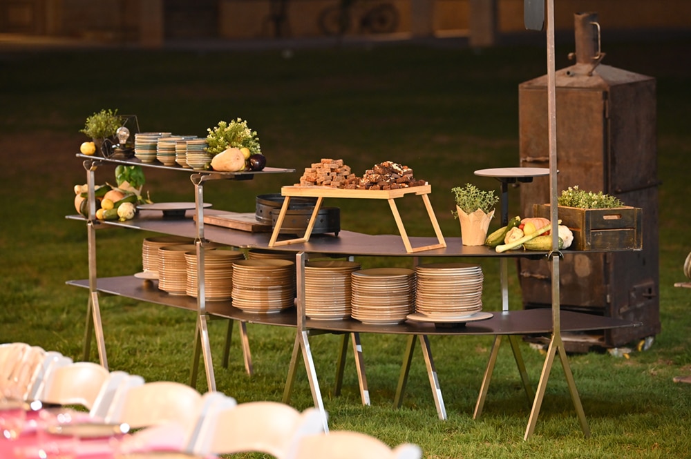 Modulite® 2 level Kit, Black Marble 2 Qtr Round Table Top, Black Legs ...